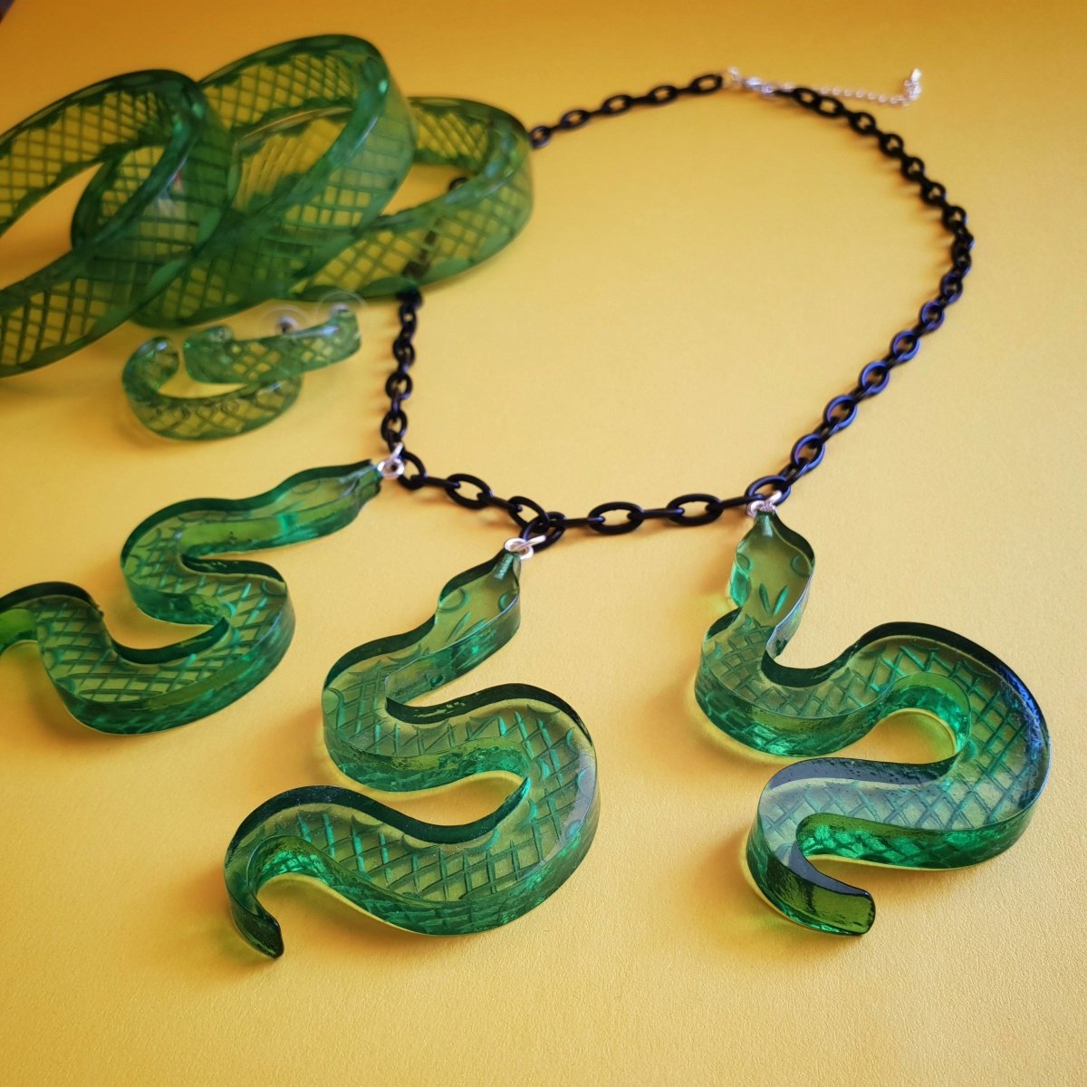 The Story of Sally Snake – Bow & Crossbones LTD